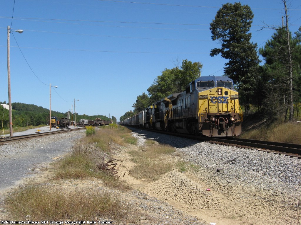 SB freight Q699 passing Wyvern Yard